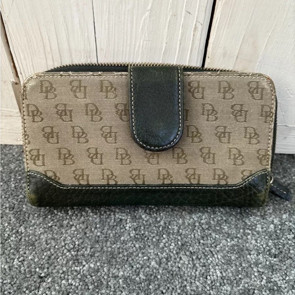 Dooney & Bourke | Bags | Dooney Bourke Green Tan Rare Zip Clutch Wallet ...